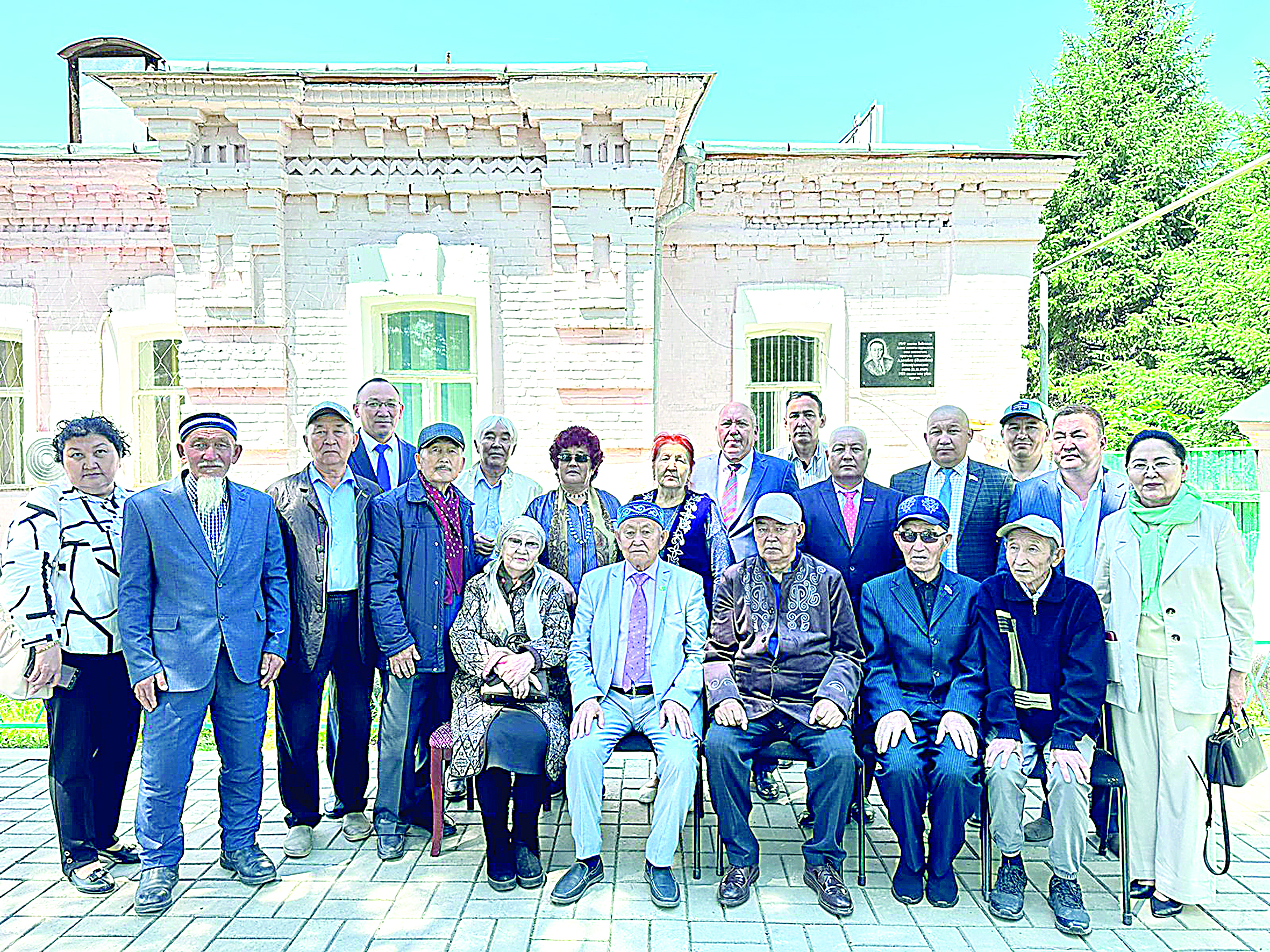 Алаш полкінің командирі Адамбек Бекмұхаметов тұрған үйге ескерткіш ...